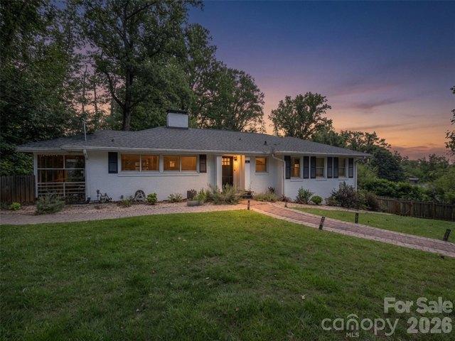 2 Bevlyn Dr, Asheville, NC 28803