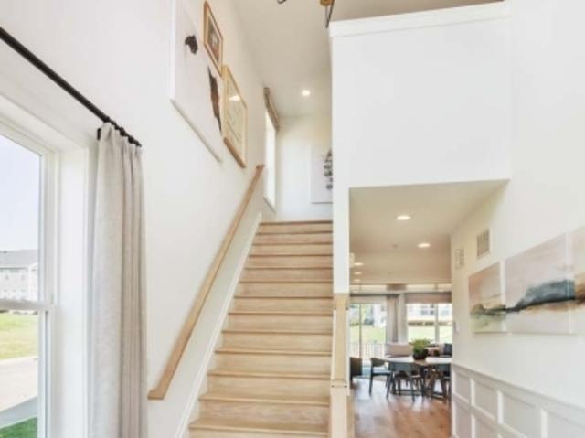 2 Blackmoor Ln