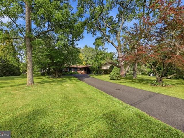 2 Bonnie Ln, Collegeville, PA 19426