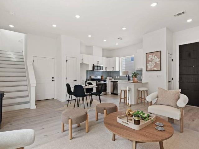 2 BR in Austin