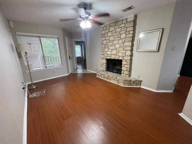 2 BR in Austin