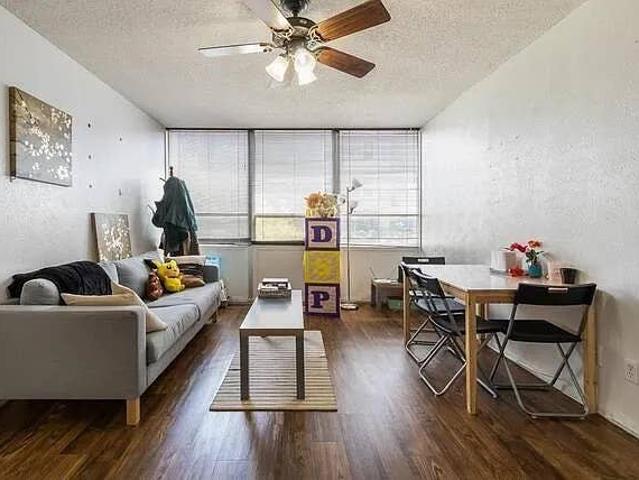 2 BR in Austin