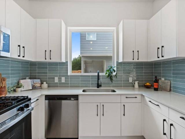 2 BR in Austin