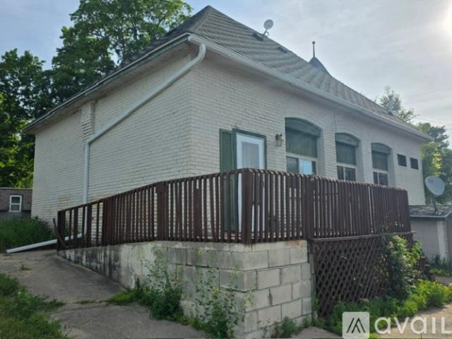 2 BR, 1.5 BA Apartment 10561 N Loomis Rd, Clare, MI 48617