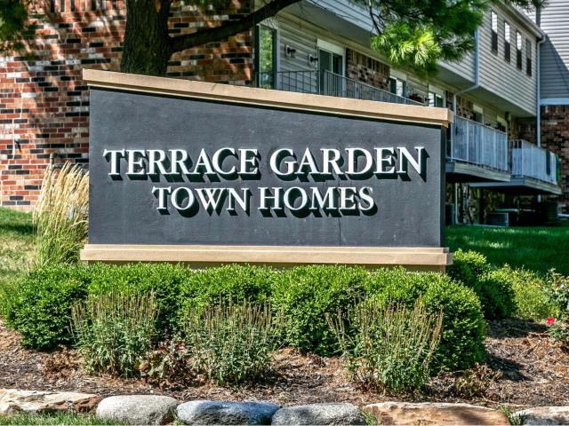 2 BR, 1.5 BA Apartment 10100 Grand Plaza Unit 114, Omaha, NE 68134