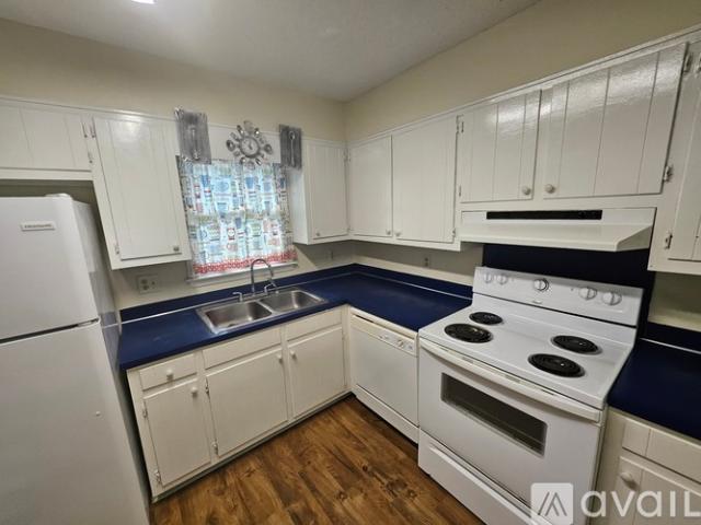 2 BR, 1.5 BA Apartment 102 Cedar Ct, Unit B, Greenville, NC 27858