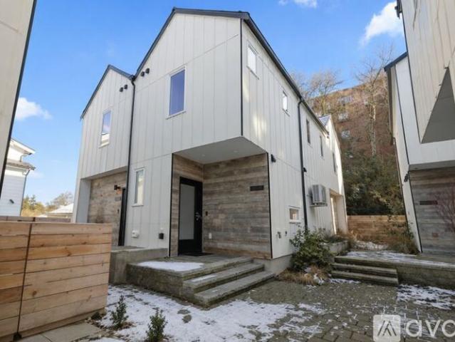 2 BR, 1.5 BA Apartment 10350 Wallingford Avenue North, Unit 10350B, Seattle, WA 98133