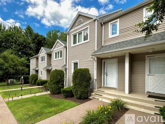 2 BR, 1.5 BA Apartment 114 Oak Ridge Dr, Unit 114, Windsor Locks, CT 06096