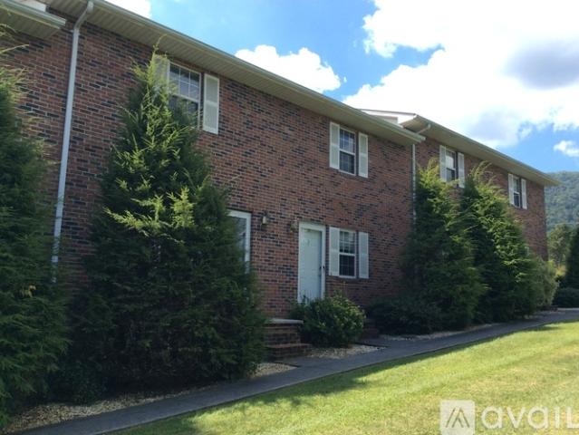 2 BR, 1.5 BA Apartment 118 Lori Ann Dr, Unit #2, Johnson City, TN 37601