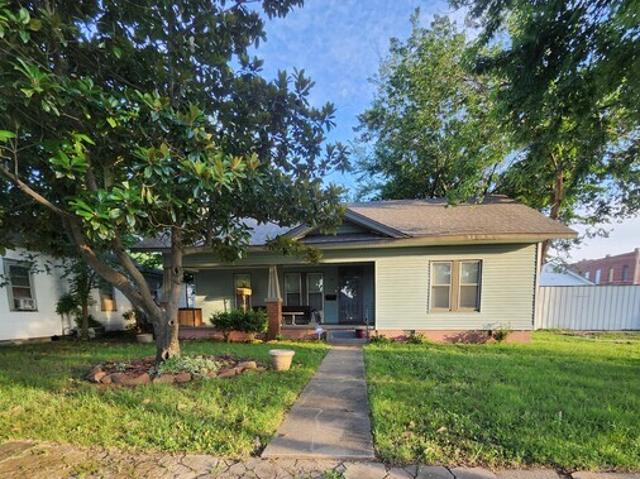 2 BR, 1.5 BA Apartment 118 West 4th Street, Stroud, OK 74079
