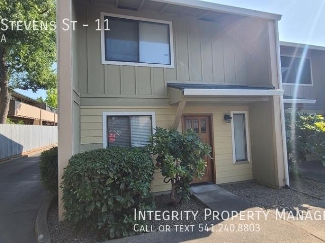 2 BR, 1.5 BA Apartment 1111 Stevens St, Medford, OR 97504