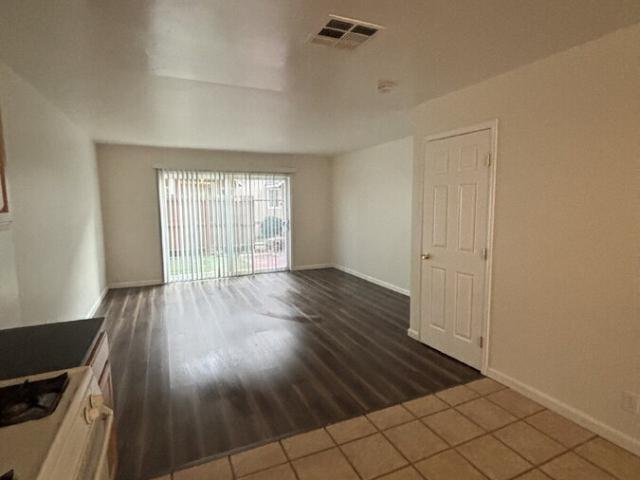 2 BR, 1.5 BA Apartment 1112 Evelyn Lane, Sacramento, CA 95864