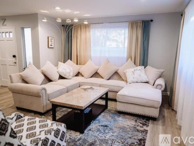2 BR, 1.5 BA Apartment 11153 Morrison Street, Unit Middle Home, Los Angeles, CA 91601