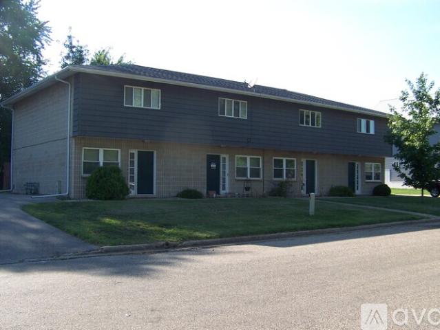 2 BR, 1.5 BA Apartment 111 Pin Oak Drive, Unit Apt C, Pekin, IL 61554