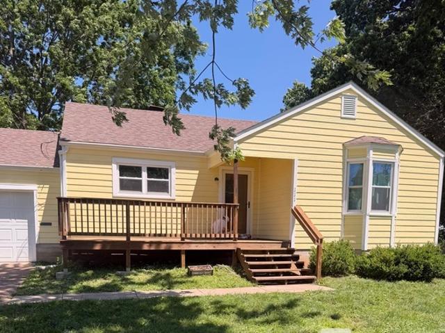 2 BR, 1.5 BA Apartment 111 West Hickory Street, Bolivar, MO 65613