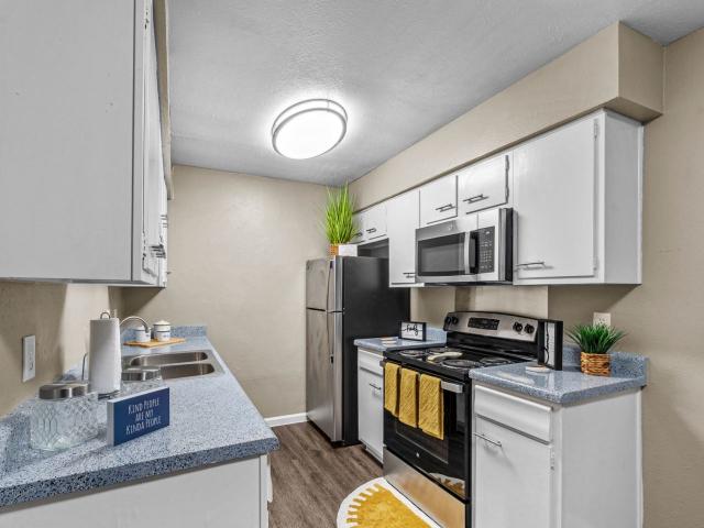 2 BR, 1.5 BA Apartment 11349 Newkirk St Unit 1229, Dallas, TX 75229