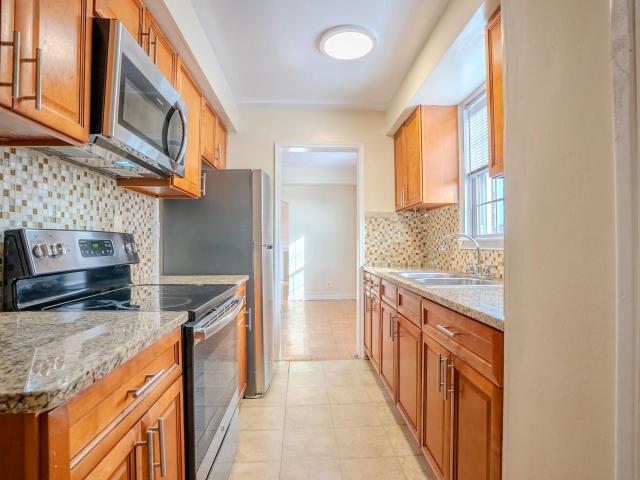 2 BR, 1.5 BA Apartment 12929 Shaker Blvd Unit 505, Cleveland, OH 44120