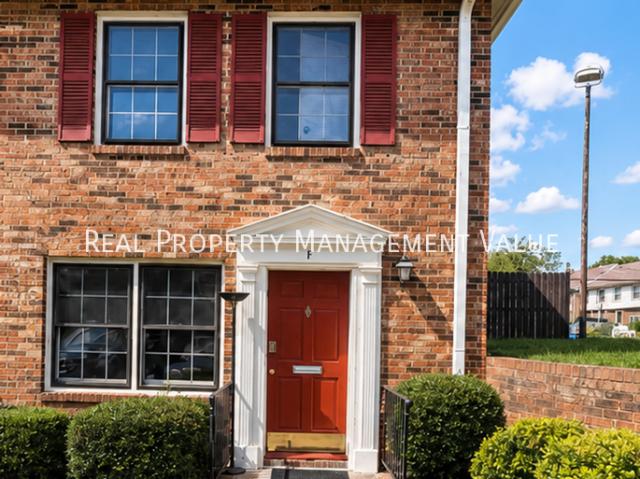2 BR, 1.5 BA Apartment 1231 Archdale Dr, Charlotte, NC 28217
