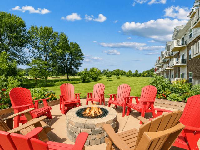 2 BR, 1.5 BA Apartment 1351 Lake Drive West Unit 327, Chaska, MN 55318