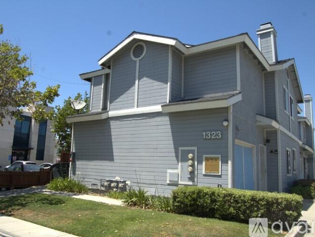 2 BR, 1.5 BA Apartment 1323 West Palmyra Avenue, Unit B, Orange, CA 92868