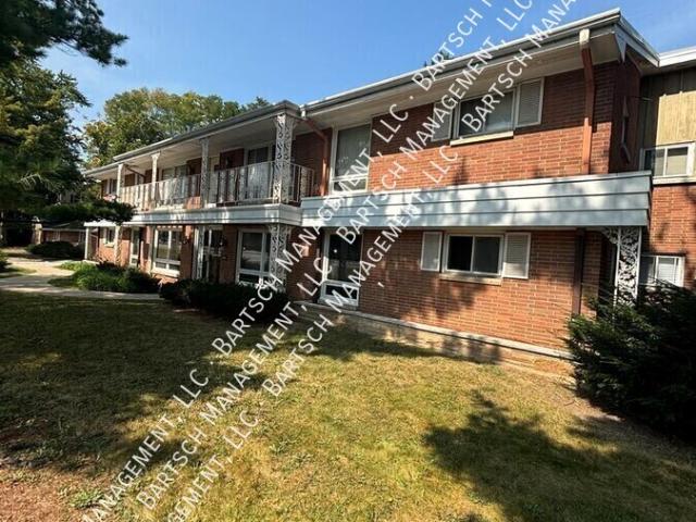 2 BR, 1.5 BA Apartment 13200 W Bluemound Rd, Elm Grove, WI 53122