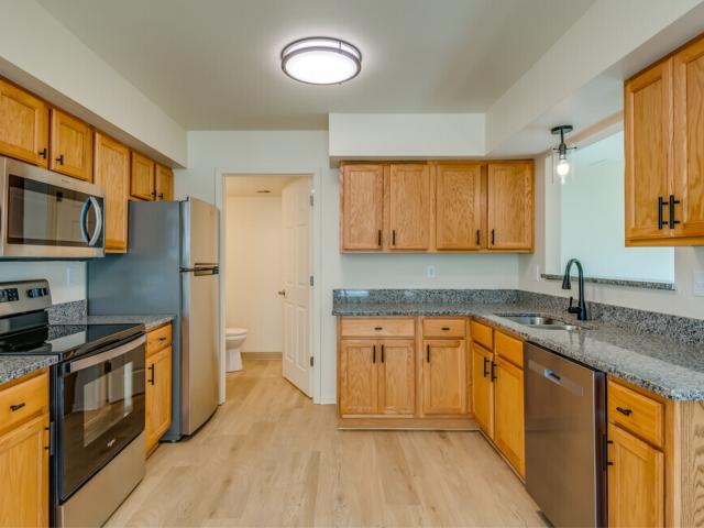 2 BR, 1.5 BA Apartment 14830 W Hidden Creek Court, New Berlin, WI 53151