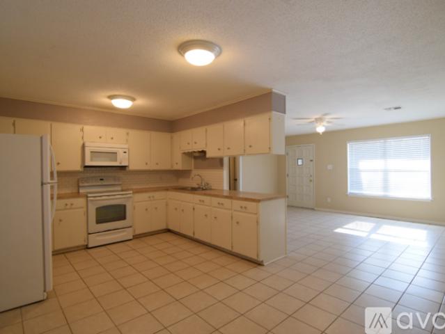 2 BR, 1.5 BA Apartment 1405 Magnolia St, Belton, TX 76513