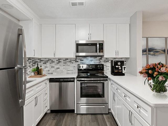 2 BR, 1.5 BA Apartment 1425 Eastcrest Dr Unit 6, Charlotte, NC 28205