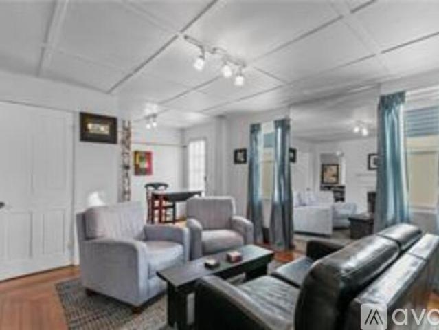 2 BR, 1.5 BA Apartment 14 Dearborn, Newport, RI 02840