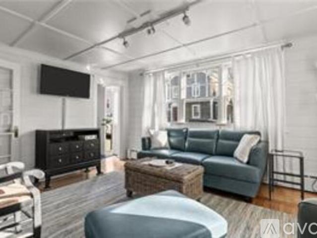 2 BR, 1.5 BA Apartment 14 Dearborn Street, Newport, RI 02840