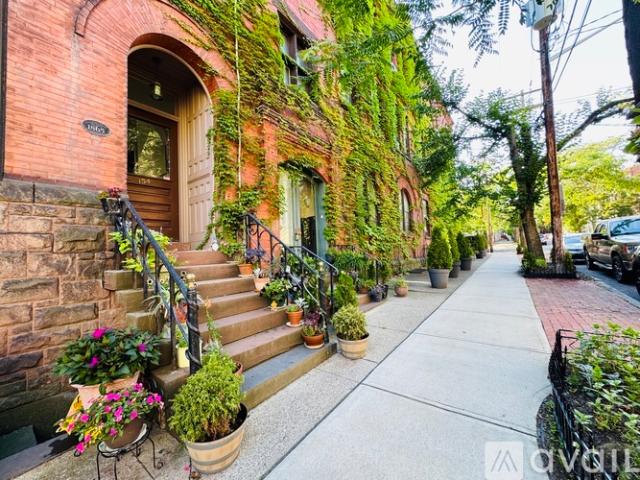 2 BR, 1.5 BA Apartment 154 Lancaster Street, Unit 1, Albany, NY 12210