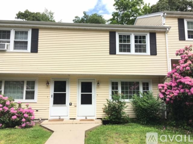 2 BR, 1.5 BA Apartment 156 East Bacon Street, Unit 4, Plainville, MA 02762