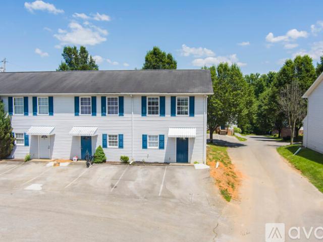 2 BR, 1.5 BA Apartment 152 Gray Station Road, Unit 19, Johnson City, TN 37615