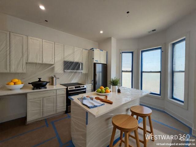 2 BR, 1.5 BA Apartment 1538 N Halsted St, Chicago, IL 60642