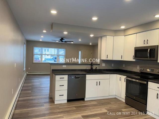 2 BR, 1.5 BA Apartment 15 Hanover Pl. Apt Brewer, ME 04412