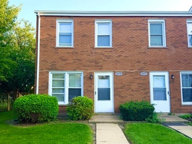 2 BR, 1.5 BA Apartment 1678 Shamrock Court, Unit Shamrock, Aurora, IL 60505