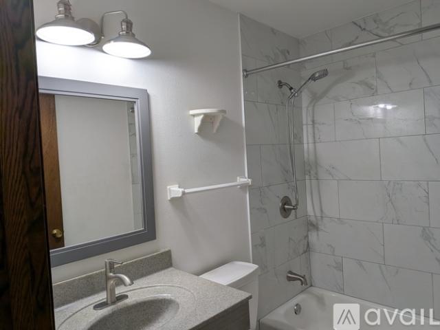 2 BR, 1.5 BA Apartment 1684 South Carriage Lane, Unit A, New Berlin, WI 53151