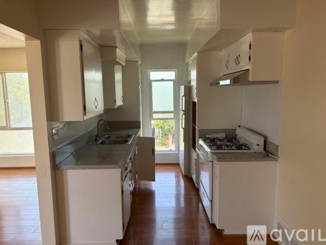 2 BR, 1.5 BA Apartment 169 North Holliston Avenue, Pasadena, CA 91106