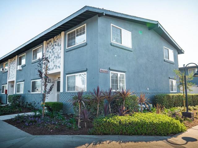 2 BR, 1.5 BA Apartment 1600 West Almond Avenue Unit 261 P, Orange, CA 92868