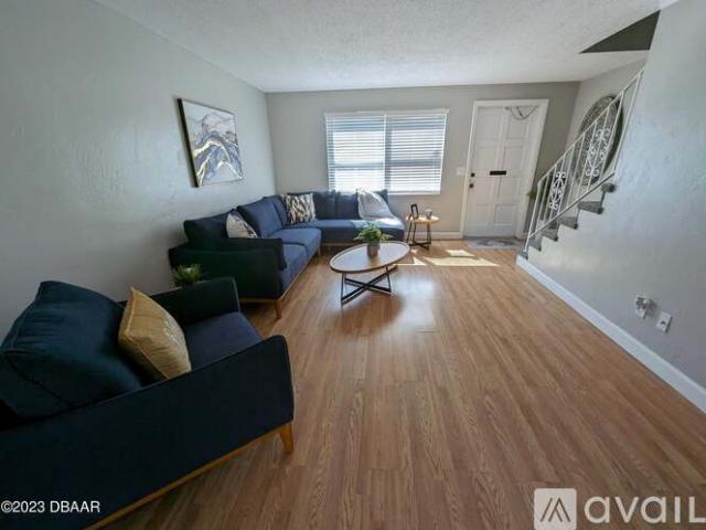 2 BR, 1.5 BA Apartment 1600 South Palmetto Avenue, Unit 124, South Daytona, FL 32119