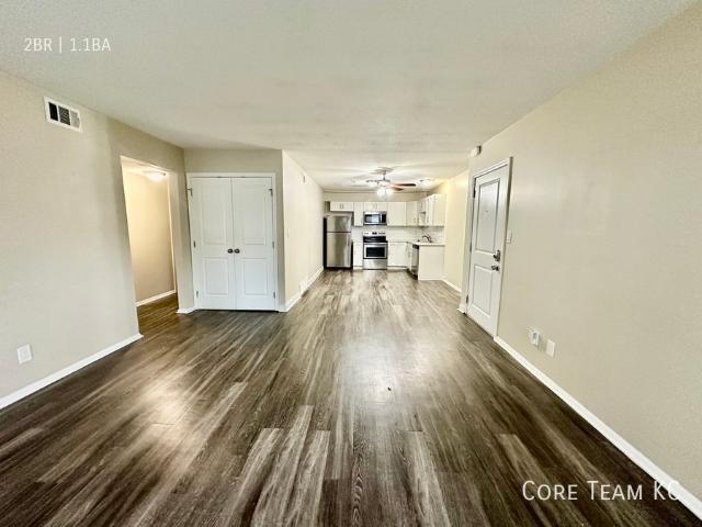 2 BR, 1.5 BA Apartment 16 E. 34th Terr, Kansas City, MO 64111
