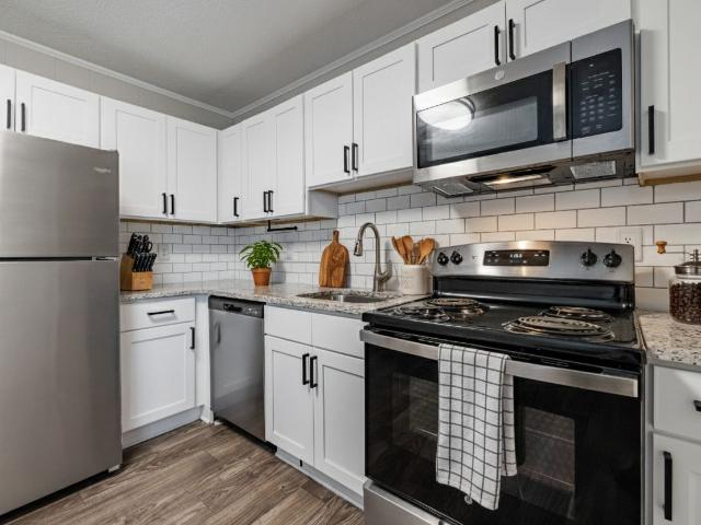 2 BR, 1.5 BA Apartment 16 Wedgewood Drive B Unit 25 SHA 025A, Spring Lake, NC 28390