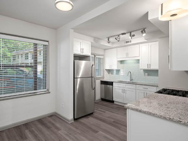 2 BR, 1.5 BA Apartment 177 Colonial Homes Circle Unit 15 223D, Atlanta, GA 30309