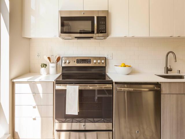 2 BR, 1.5 BA Apartment 1701 Dexter Ave N Unit 326, Seattle, WA 98109