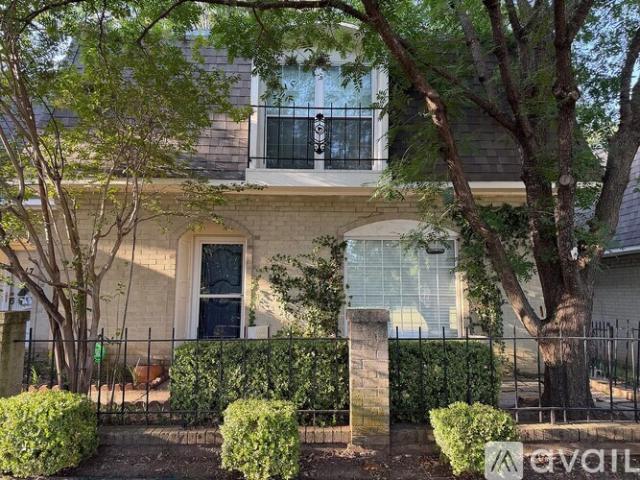 2 BR, 1.5 BA Apartment 1704 Scenic Drive, Arlington, TX 76013