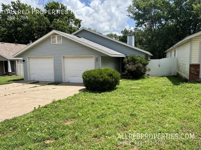 2 BR, 1.5 BA Apartment 1712 N. Noelle Ave Fayetteville, AR 72703