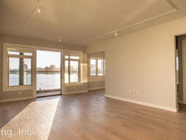 2 BR, 1.5 BA Apartment 1824 Lakeshore Avenue, Oakland, CA 94606