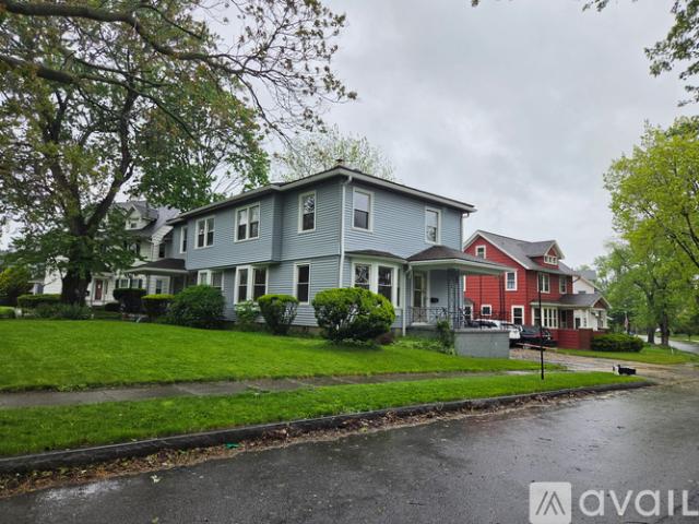 2 BR, 1.5 BA Apartment 182 Laurelton Rd, Unit 182, Rochester, NY 14609