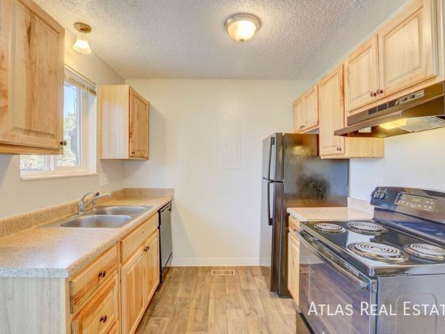 2 BR, 1.5 BA Apartment 1931 Vance Street, Lakewood, CO 80214