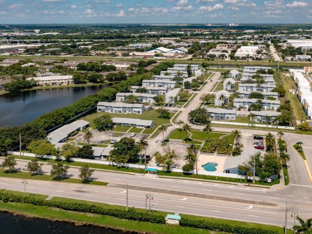 2 BR, 1.5 BA Apartment 1931 W 16th Ct Unit 1975E, West Palm Beach, FL 33404